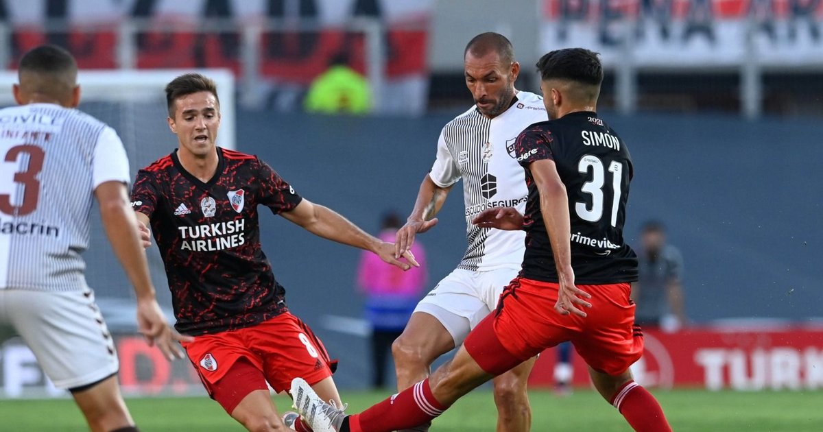 River goleó por 3-0 a Platense y se quedó con la Copa Ángel Labruna