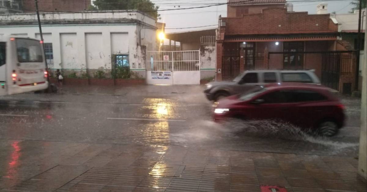 Diluvia en la capital jujeña