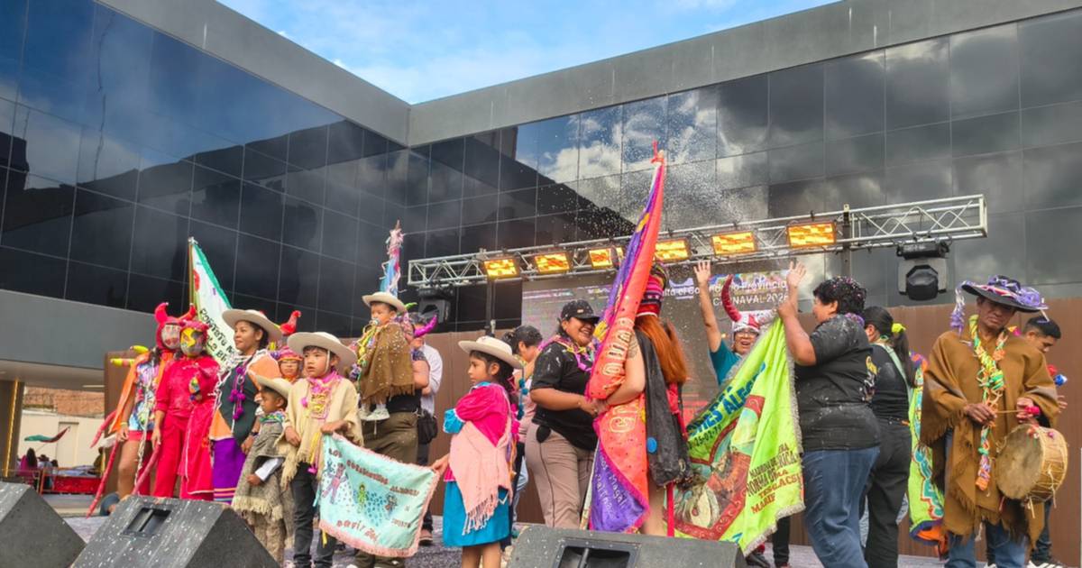 La II Muestra del Carnaval Jujeño llenó de color y alegría el Cabildo