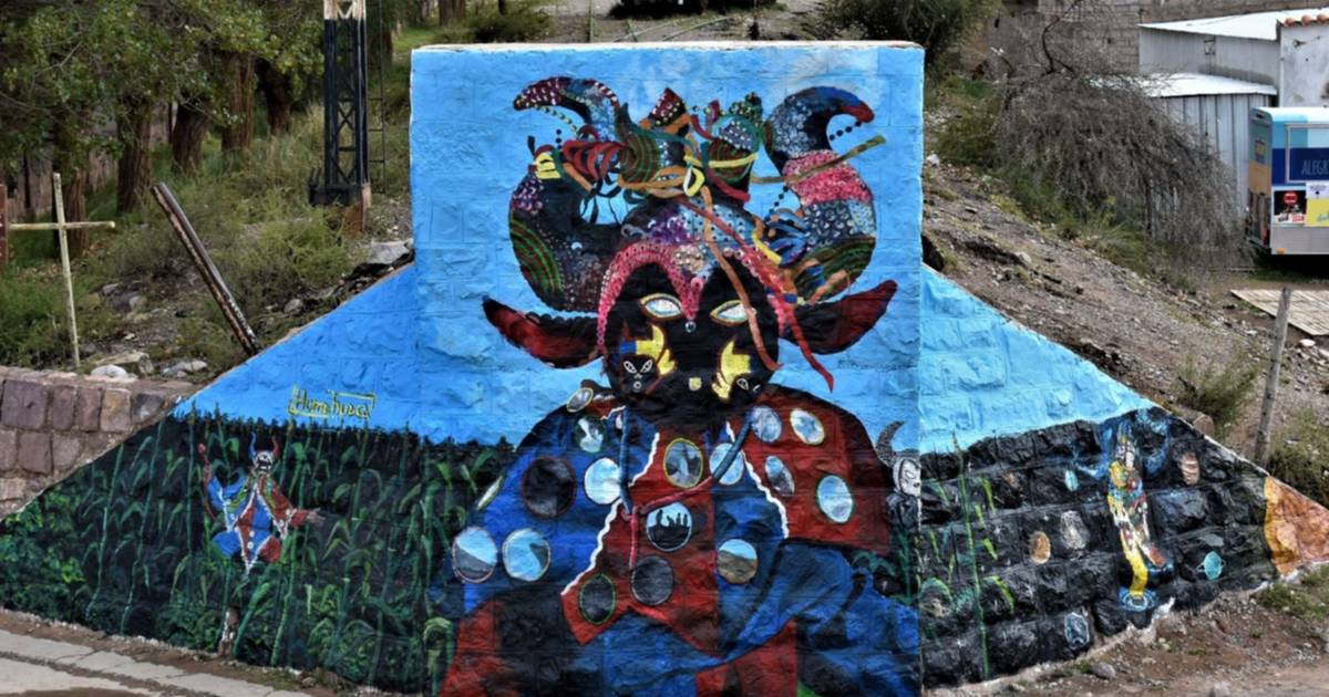 Mural inspirado en el "Diablo de la alegría" y "el origen del carnaval ...