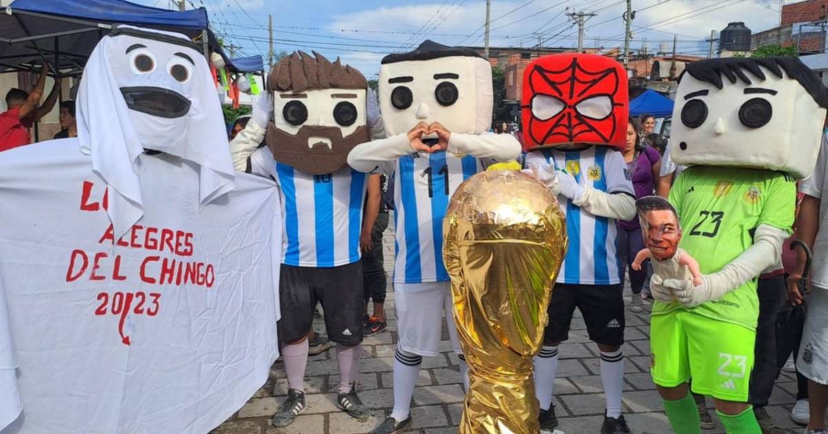 Comparsas de El Chingo desenterraron el carnaval