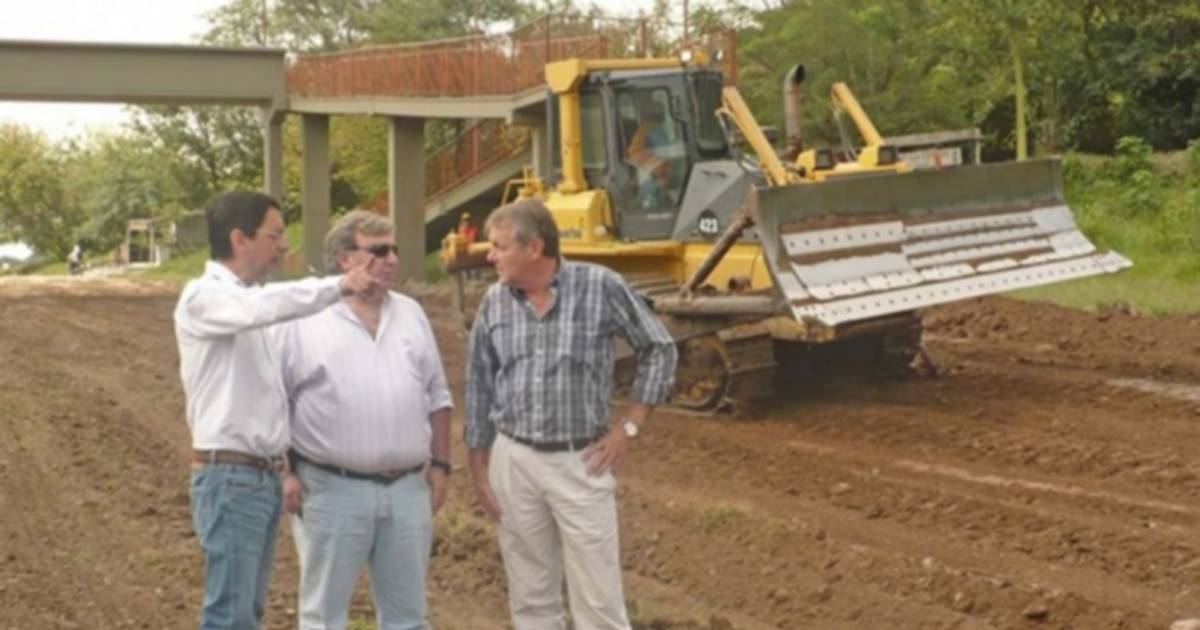 Supervisan obras viales sobre la nueva colectora