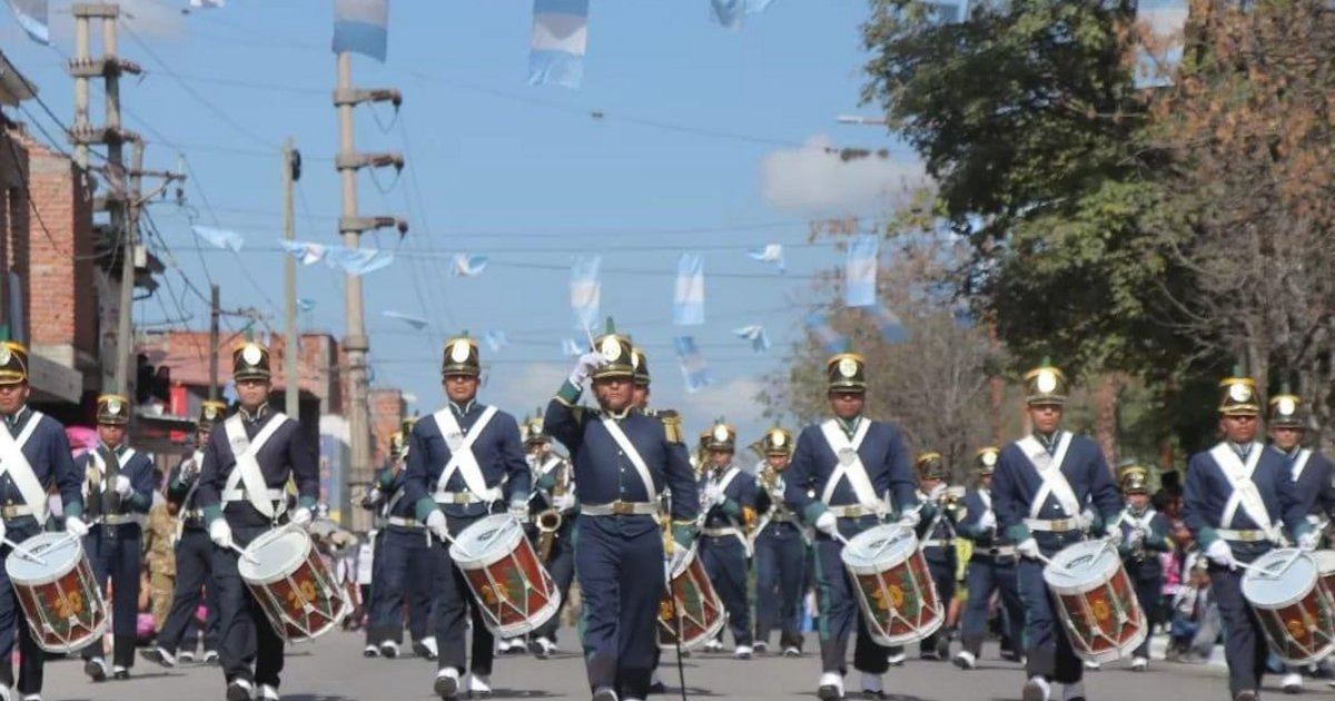 Palpalá conmemora el 25 Mayo con serenata y desfile