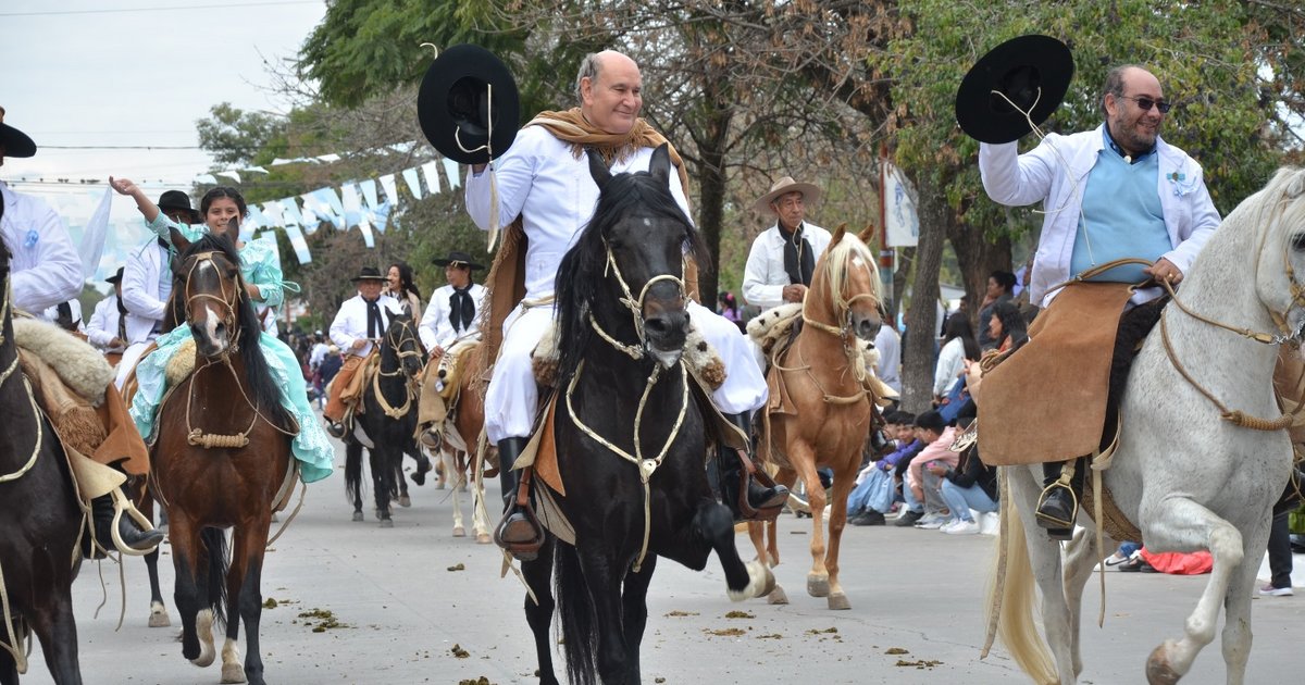 Palpalá conmemoró el 25 de Mayo con Serenata, acto y desfile patrio
