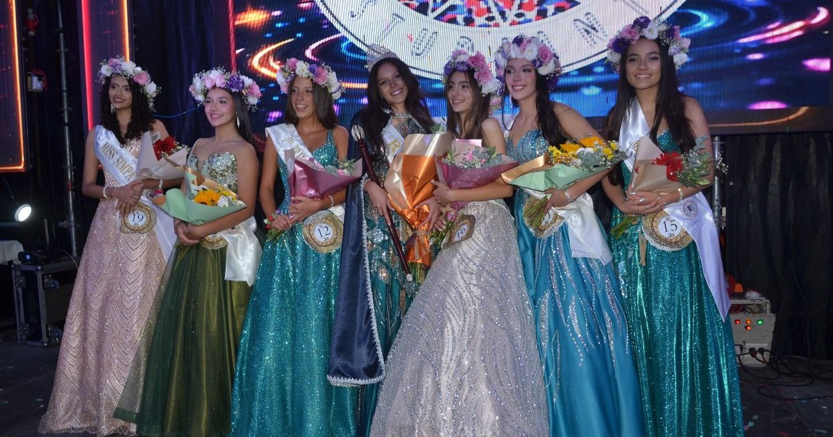 Úrsula Ricci es coronada representante del Colegio Che Il