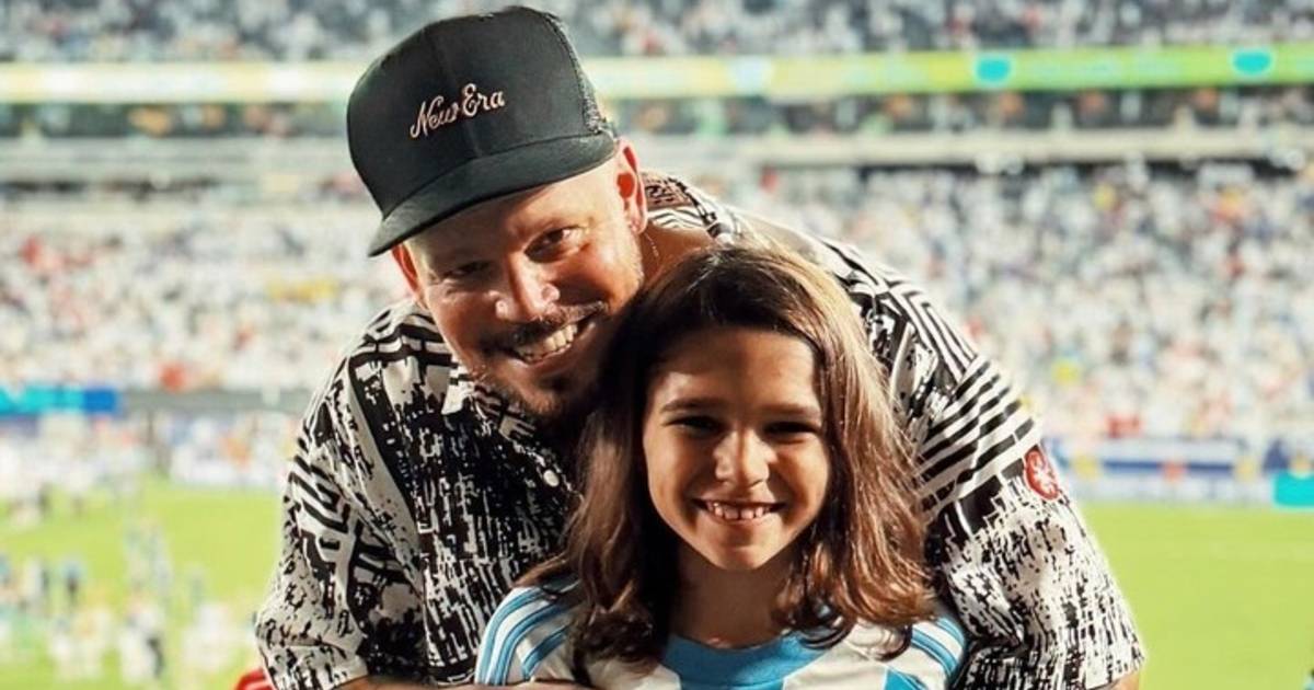 El cantante Rene celebró junto a su hijo el campeonato de Argentina en ...