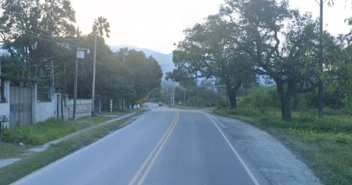 Hospitalizadas luego de derrapar y embestir un poste