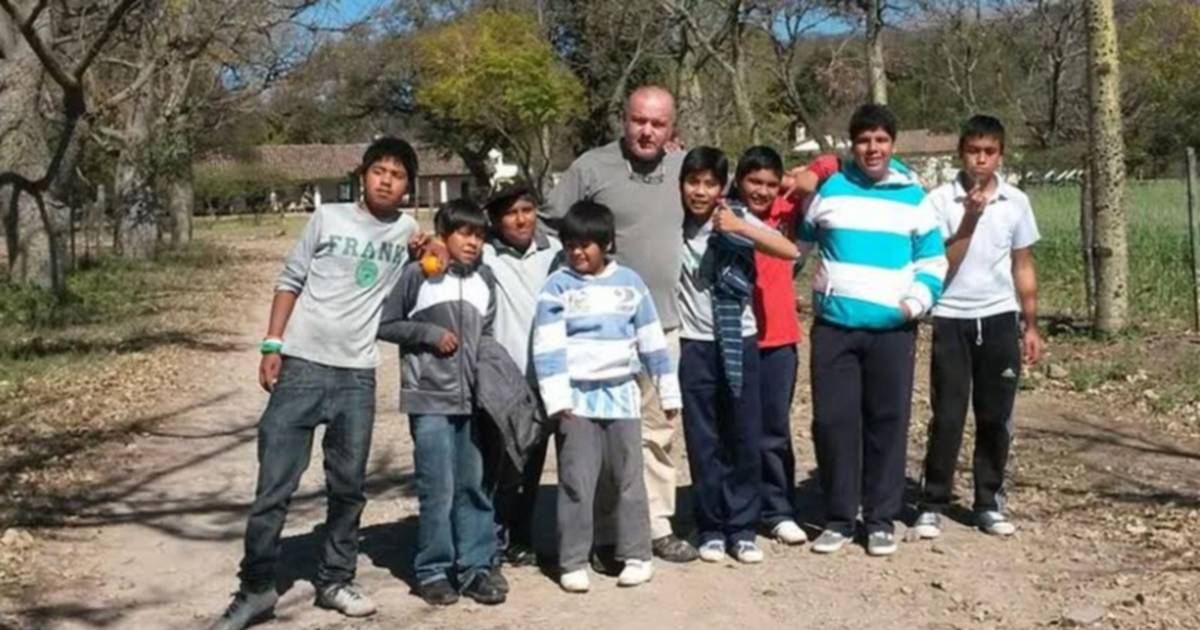 Ganó Los 8 escalones y donó el premio a la obra del padre Pezet