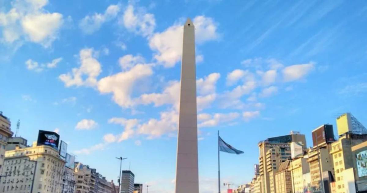 Le Pusieron Un Preservativo Al Obelisco Por El Estreno De Sex Education