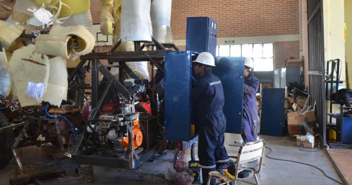 Estudiantes de la ETP N°1, desarrollaron un innovador motor para su carroza