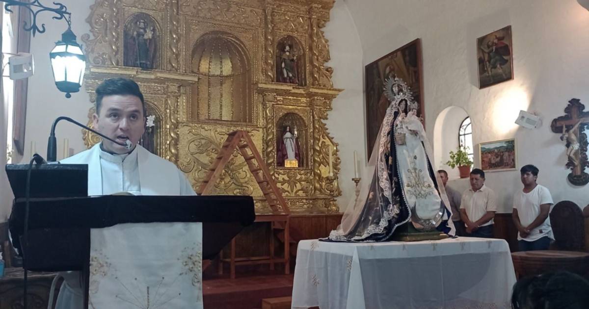 El padre David Bazán asume como párroco